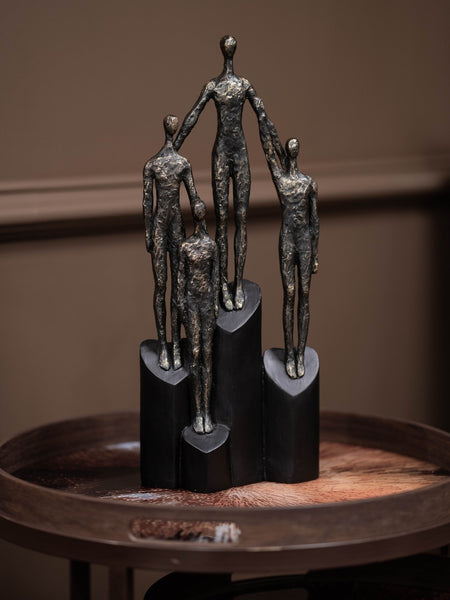 Kindred Family Sculpture – Blacks of Sopwell